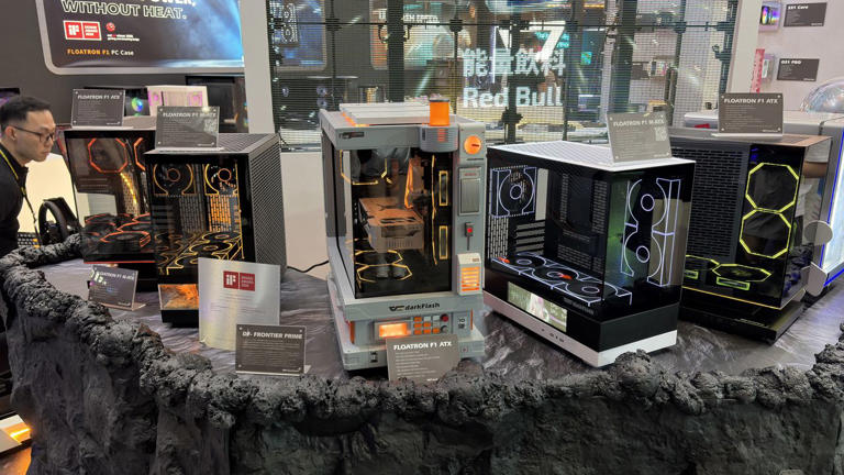 I don't know if I love or hate Darkflash's PC case with a 'floating base'