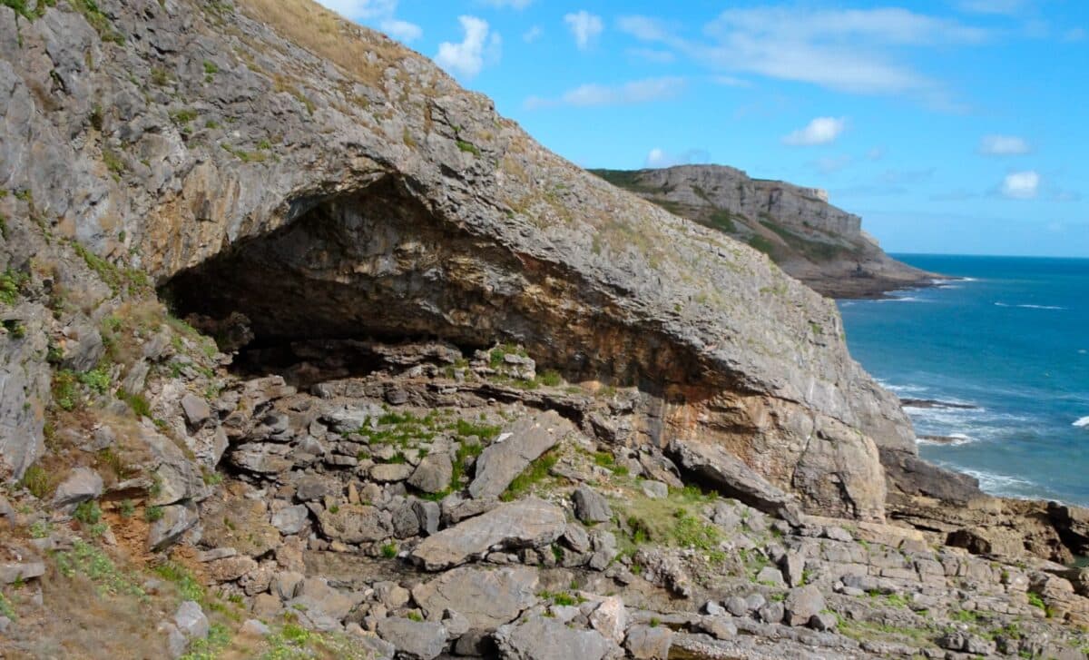 Scientists just confirmed the UK’s oldest rock art hidden deep inside a ...