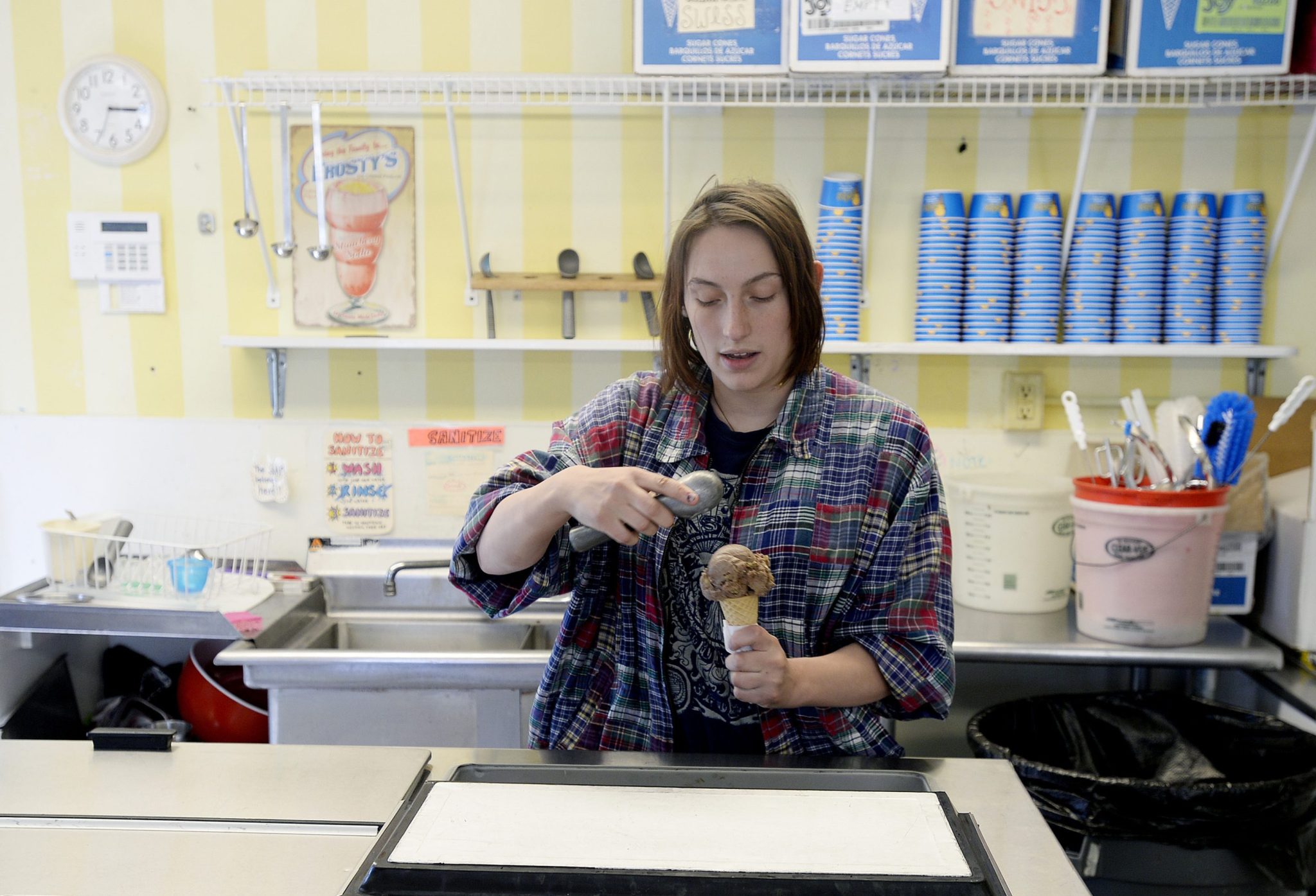 Hundreds of teens are flooding job ads to work at ice cream shops and ...