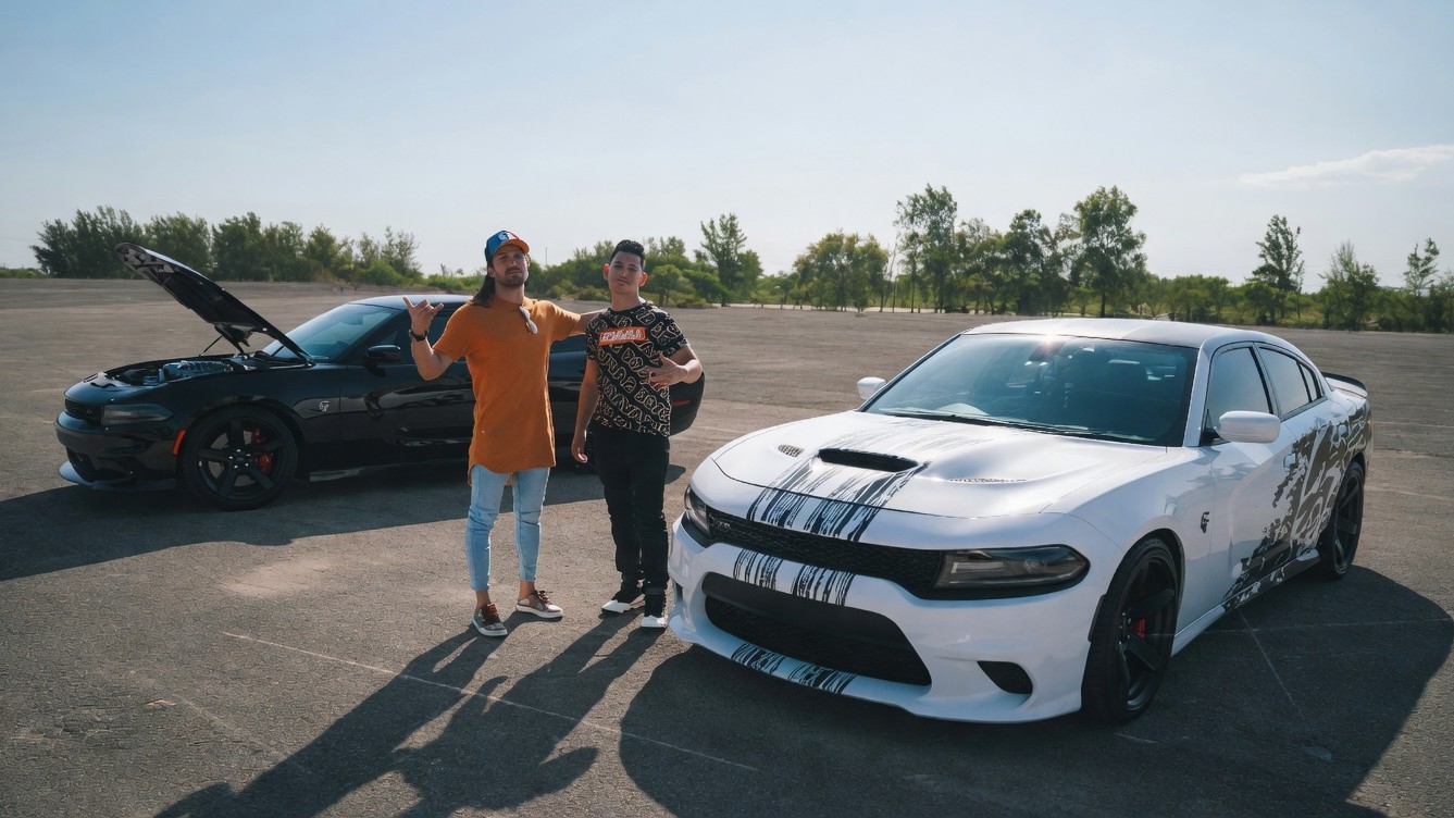 Probando dos brutales preparaciones del Dodge Challenger SRT Hellcat