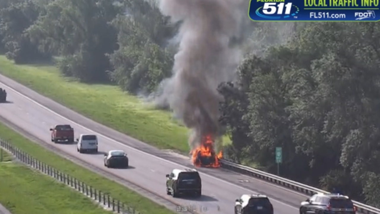 Vehicle fire slows traffic on SR-528 in Orange County