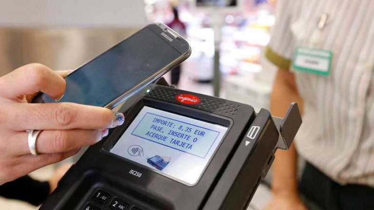 Adiós a pagar con Bizum en tiendas físicas, por ahora: una de las ...