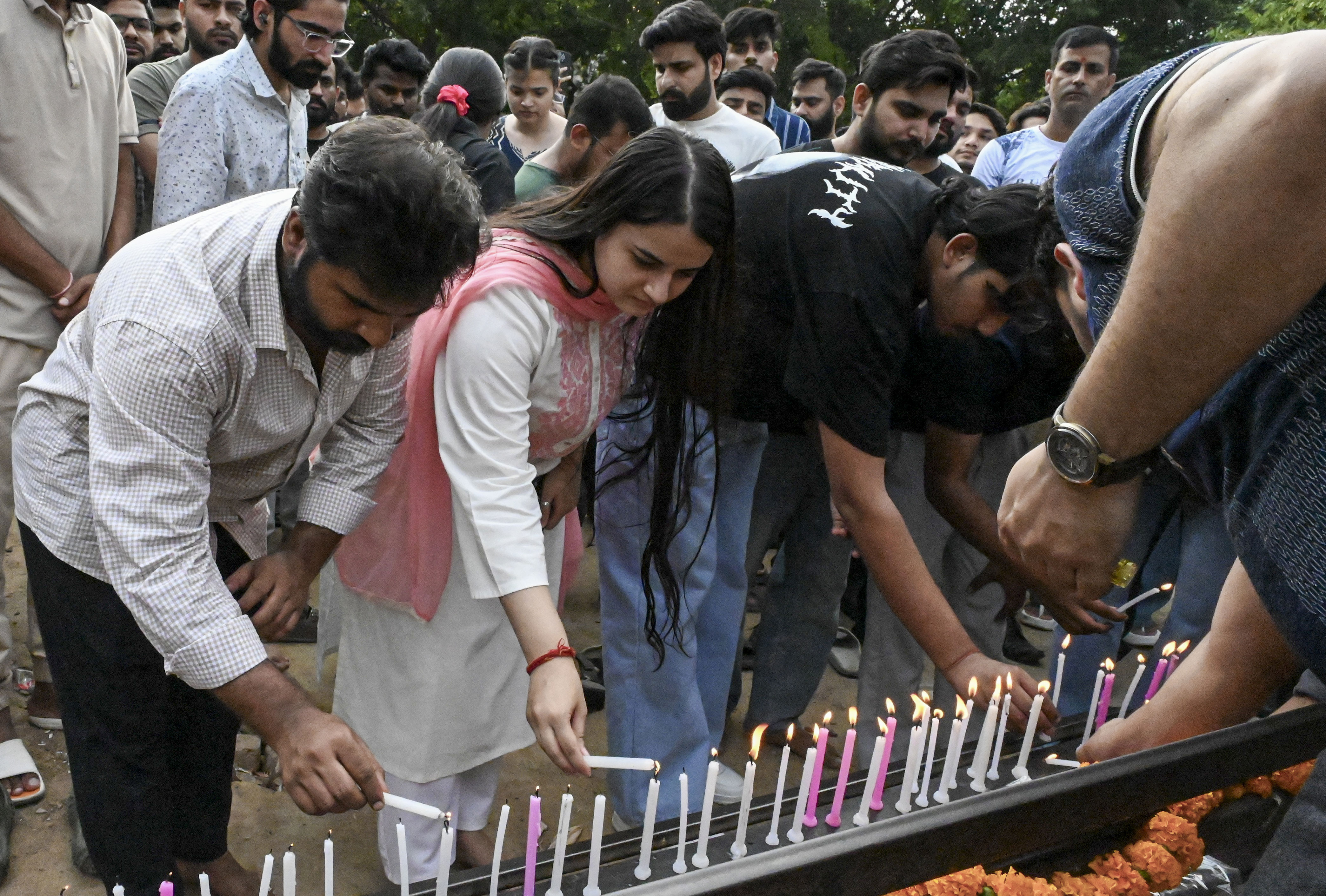 Delhi building collapse: Rescue operations continue, 80-90 truckloads ...