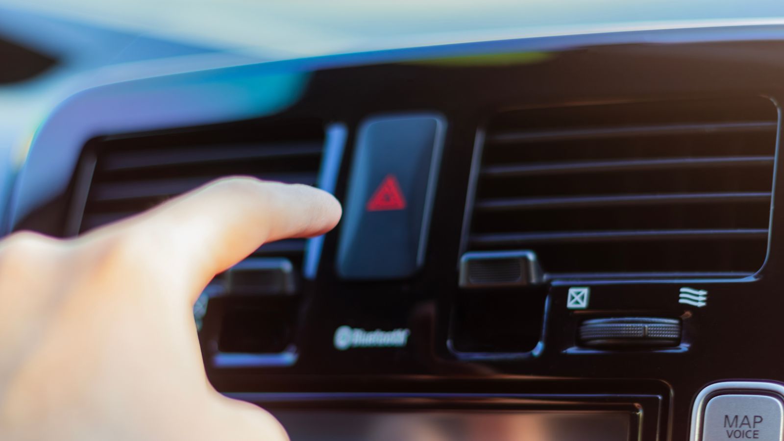 20 things police notice first when they pull over a driver