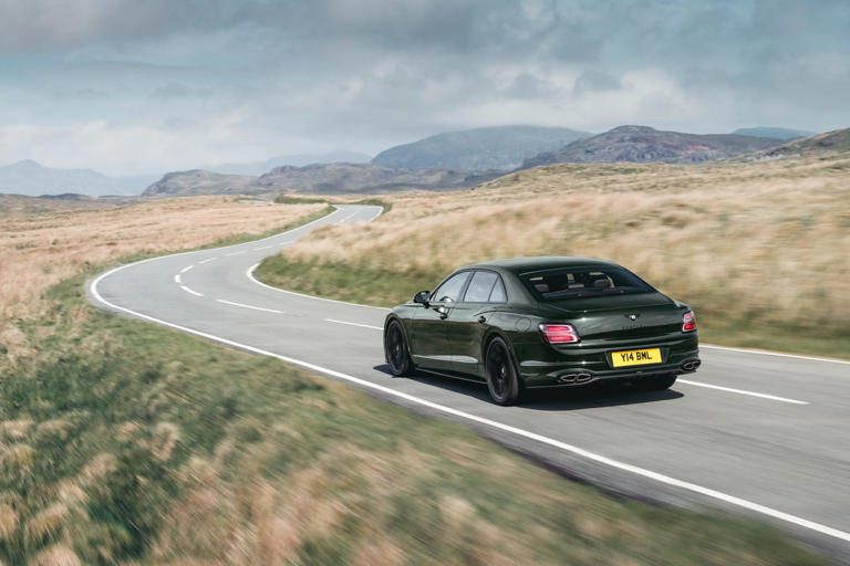 Bentley's new Flying Spur is an uber-sedan that caters to drivers and ...