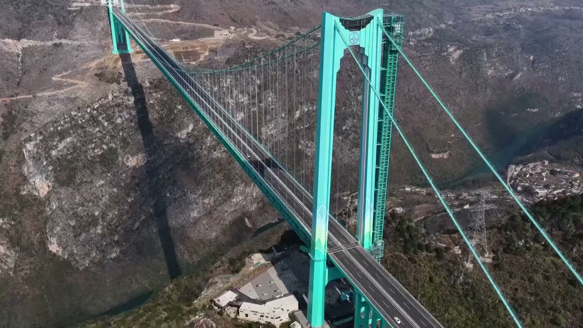China's highest bridge attracts millions of visitors
