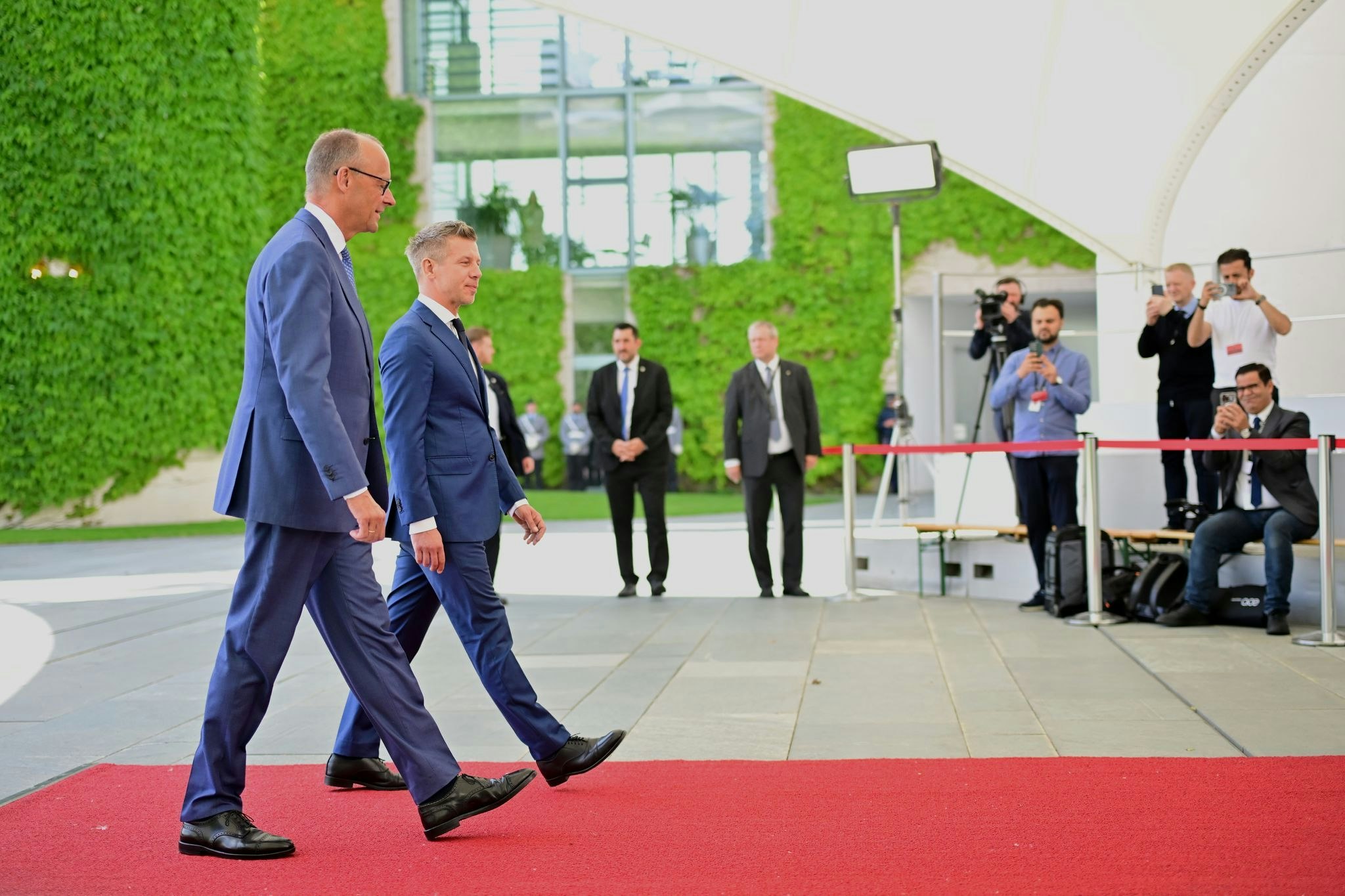 „Inspiration für ganz Europa“: Merz empfängt Ungarns neuen Premier Magyar