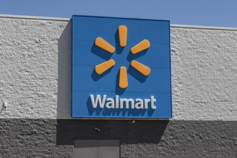 Walmart's breathable pet tent is under $10 and keeps dogs and cats cool ...