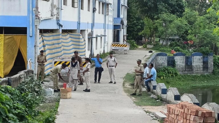 'Carry my voter ID and Aadhaar card': Inside West Bengal's border ...