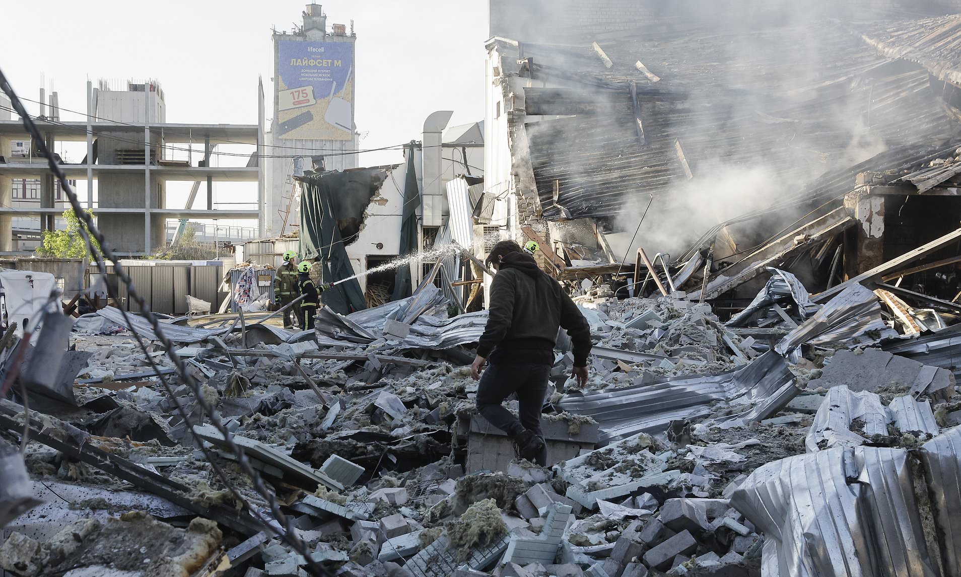 Russia's massive hypersonic missile attack on Ukraine leaves at least ...