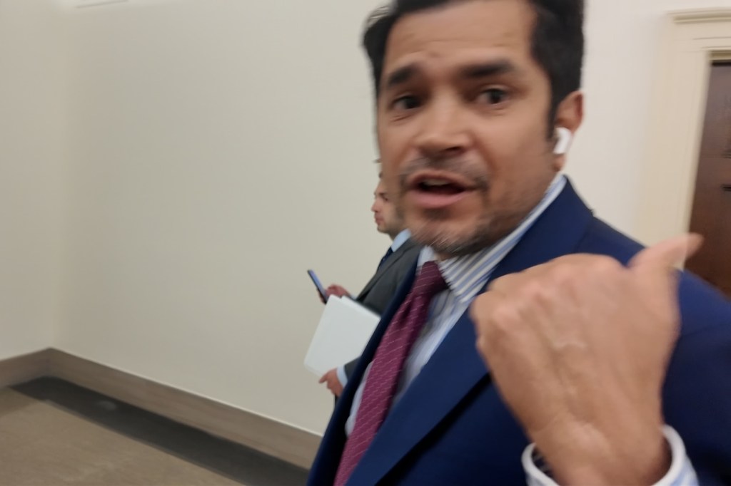 'Sleazebag' Dad Caucus founder Rep. Jimmy Gomez admits to cheating on ...