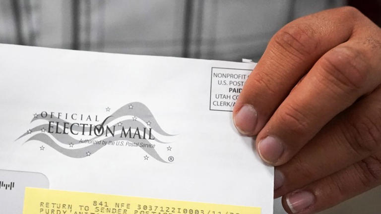 'Illegal' and 'unnecessary': Oregon, Washington leaders decry USPS ...