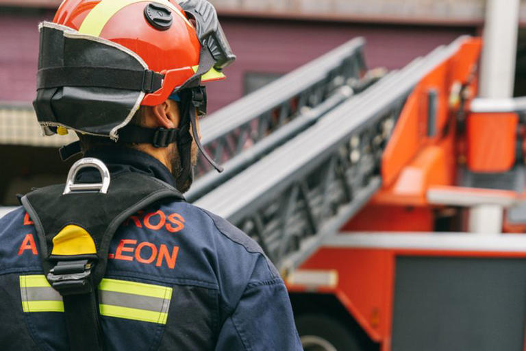 Old lady caught by firefighters throwing ciggies at blaze - started by ...