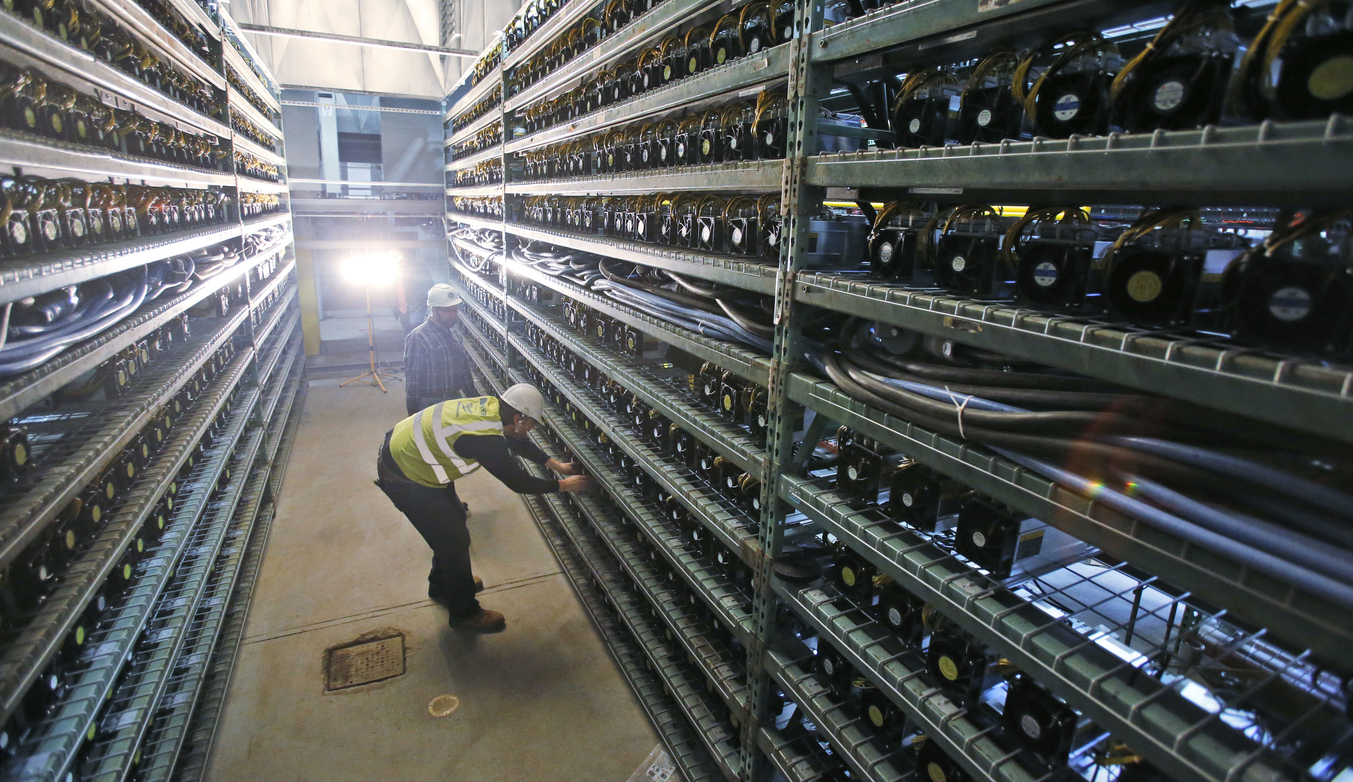 Unions flex muscle as states weigh data center rules
