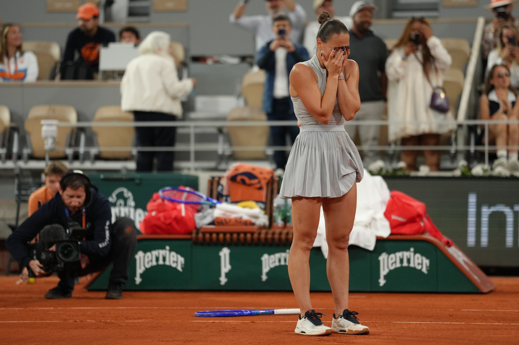 Andreeva and Kostyuk set up Russia-Ukraine clash in French Open semifinals