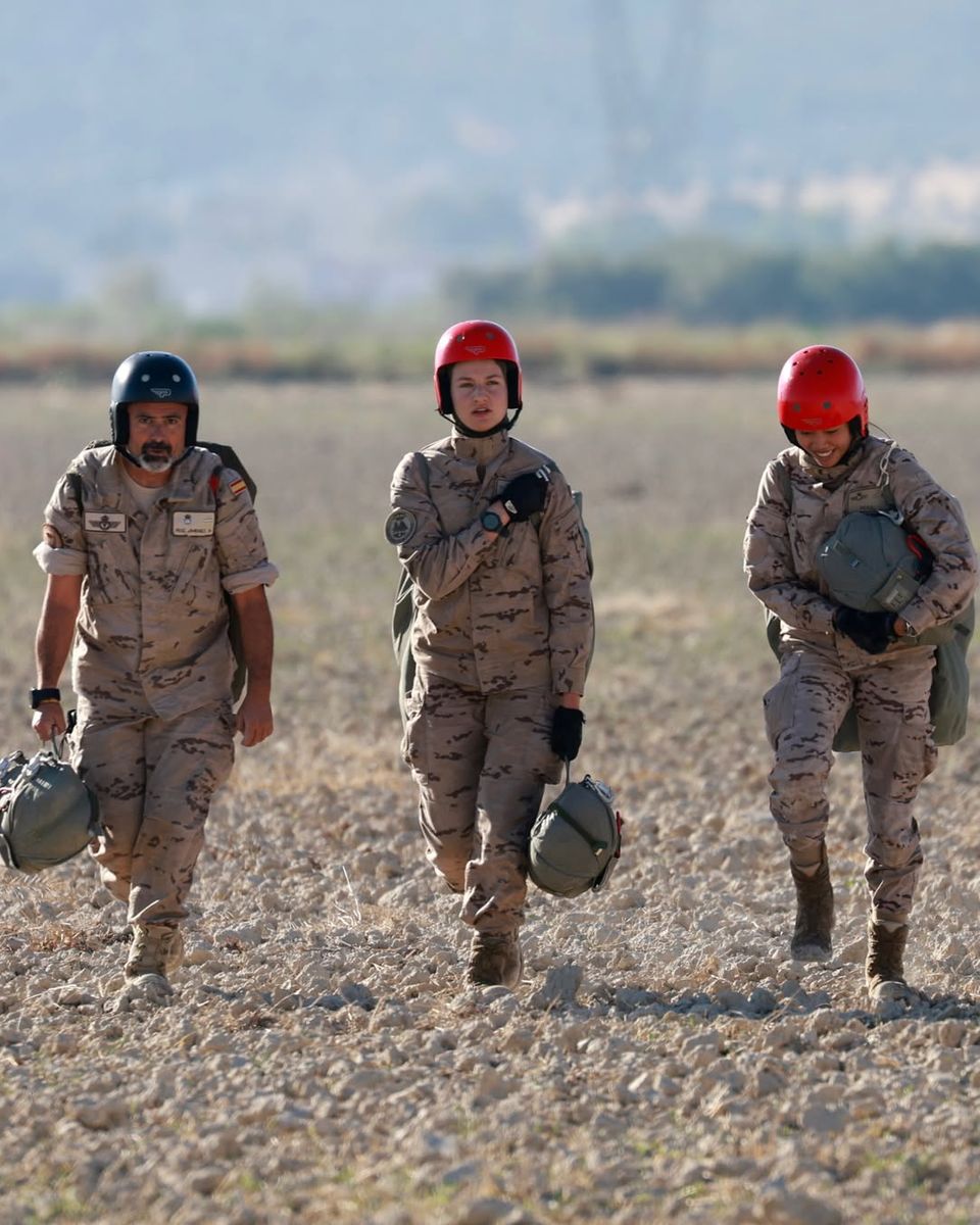 Princess Leonor becomes first Spanish royal to complete parachute ...