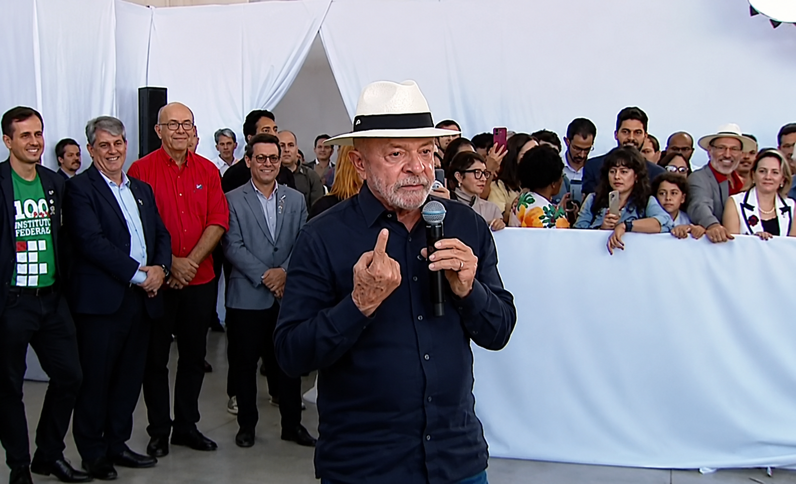 Lula chama filhos de Bolsonaro de 'traidores' e reage a tarifaço de Trump
