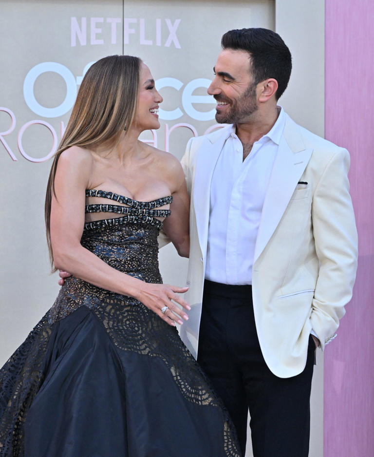 Jennifer Lopez shuts down rumors she’s dating costar Brett Goldstein on ...