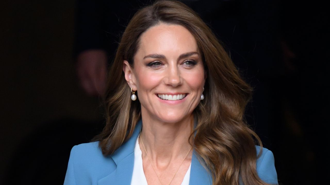 Kate Middleton's style solution delivers an elegant tucked-in look