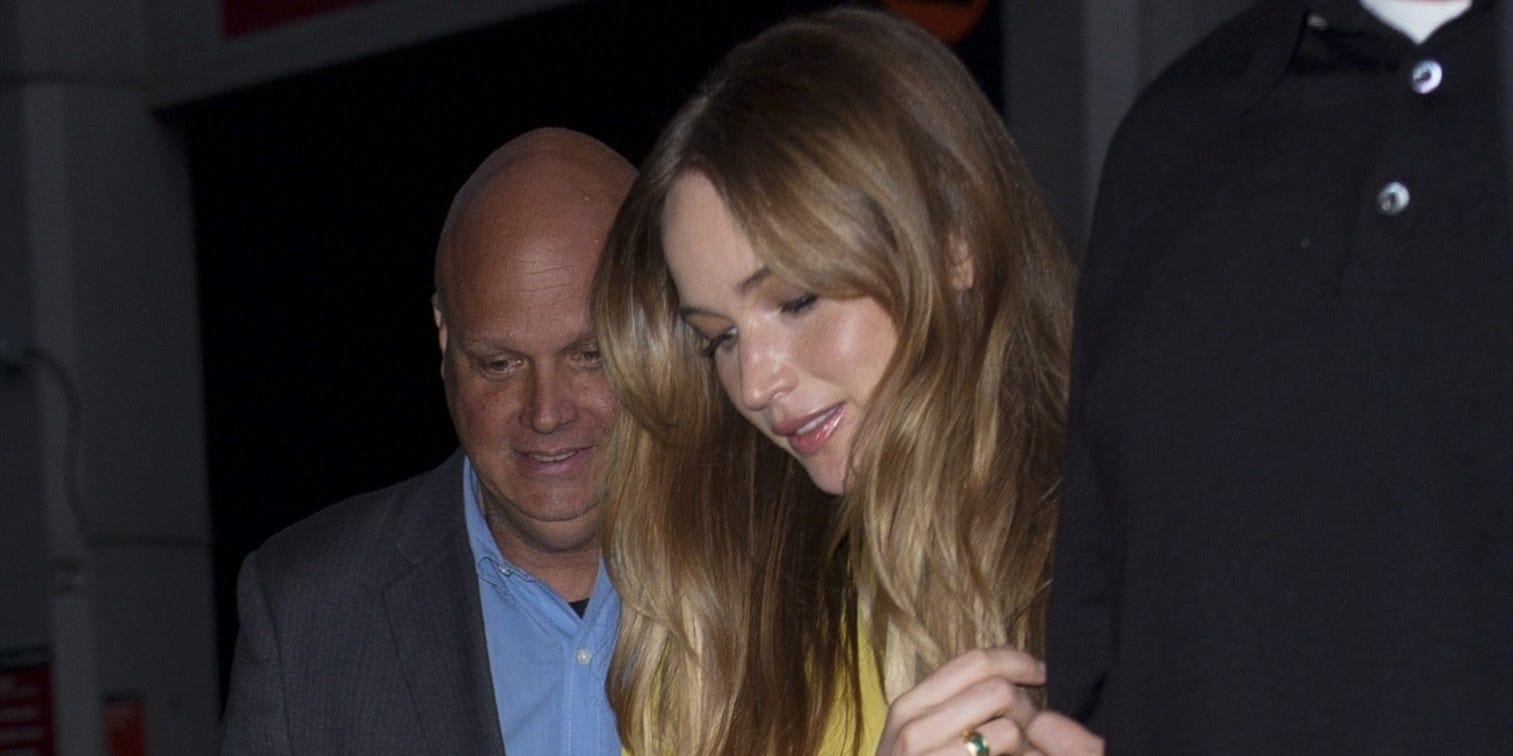 Jennifer Lawrence brightens up the Big Apple streets with her lemon ...