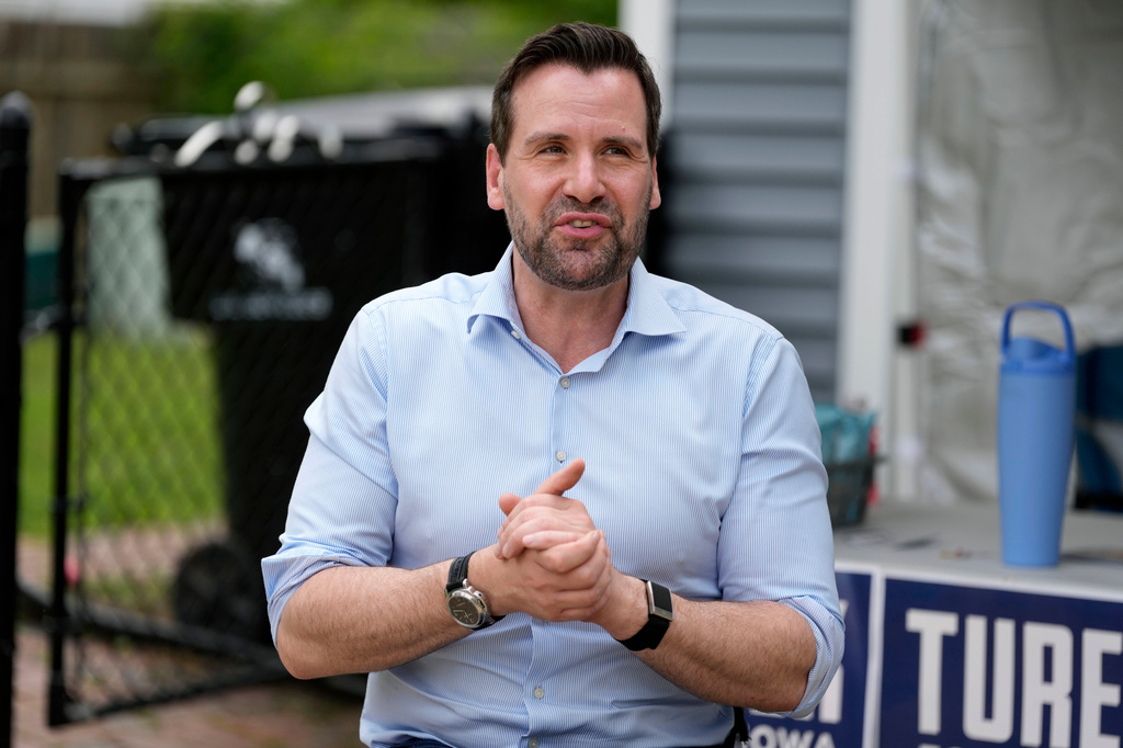 Iowa Democrats to settle a tense Senate primary as the party looks to ...