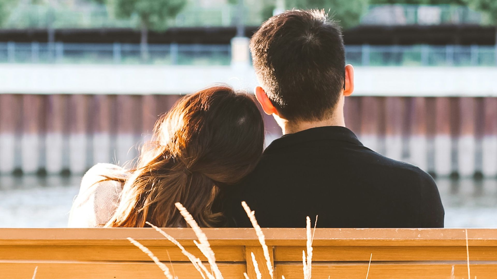 10 women's names that get the most matches on dating apps & 10 men's names