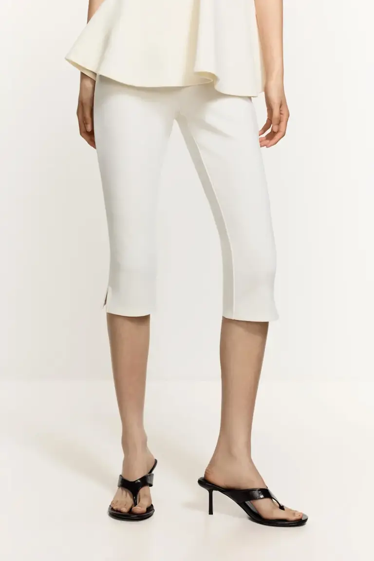5 pantalones capri blancos que quedan bien con bailarinas
