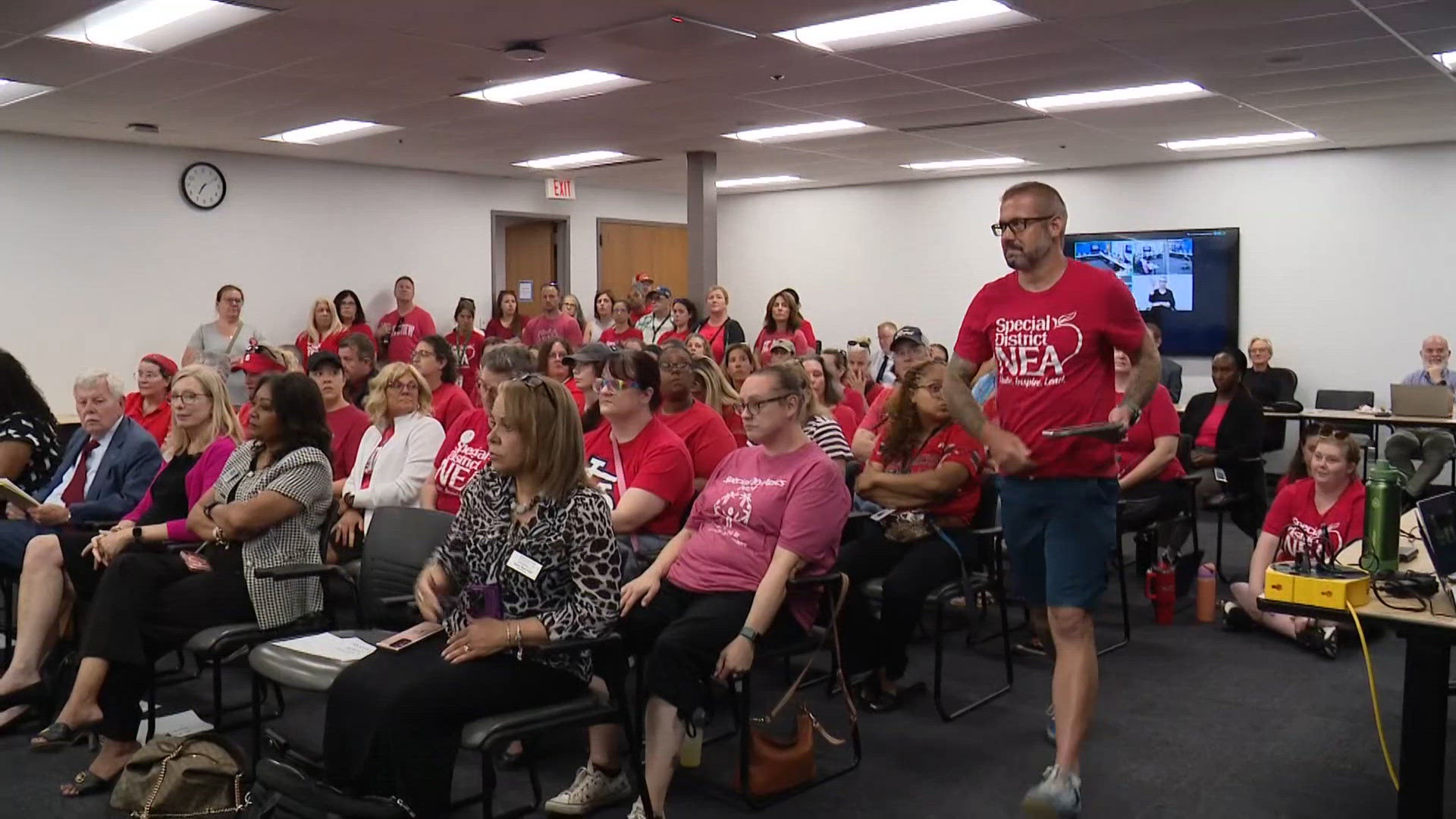 Special School District approves budget, freezes salaries