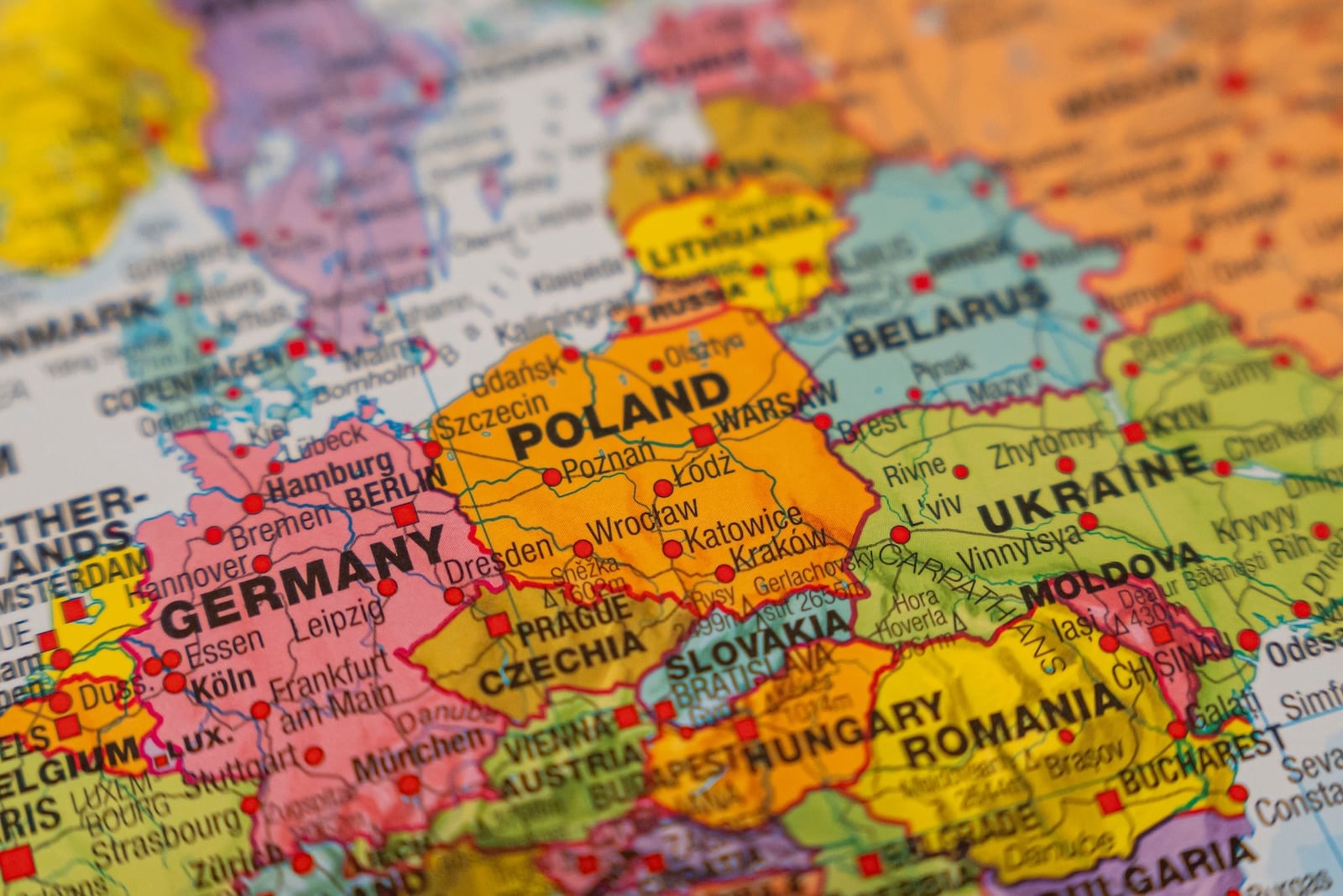 Nucléaire : les États-Unis étudient un déploiement élargi en Pologne et ...