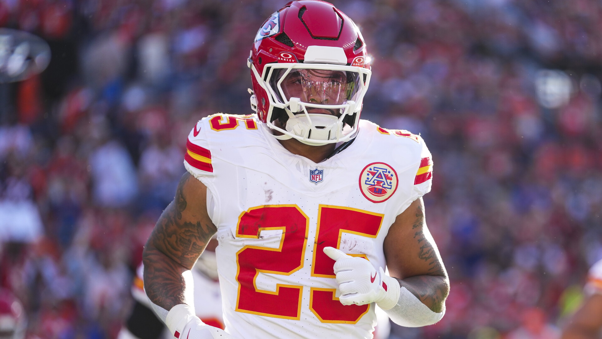 Eagles sign RB Elijah Mitchell