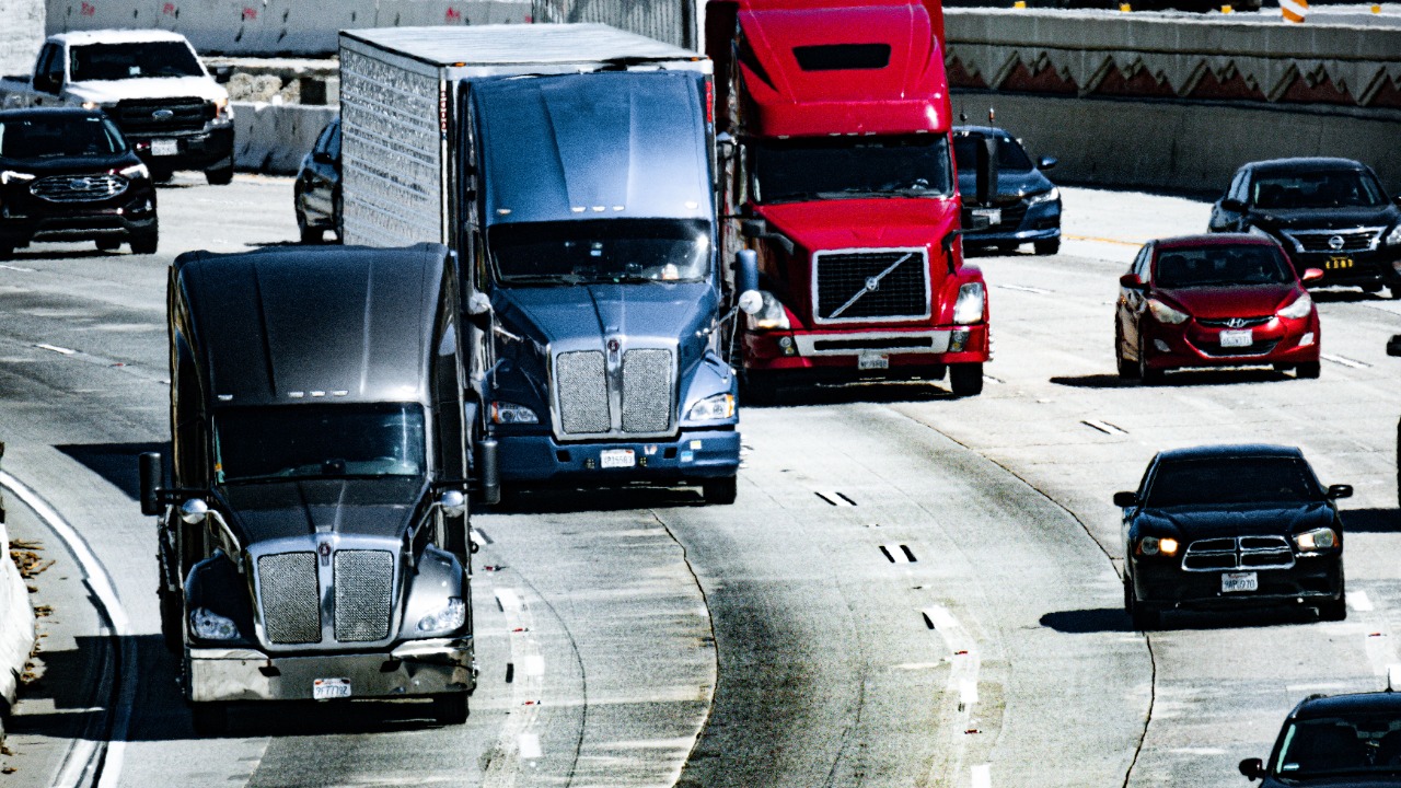 Aurora’s driverless trucks just logged 280,000 autonomous miles on the ...