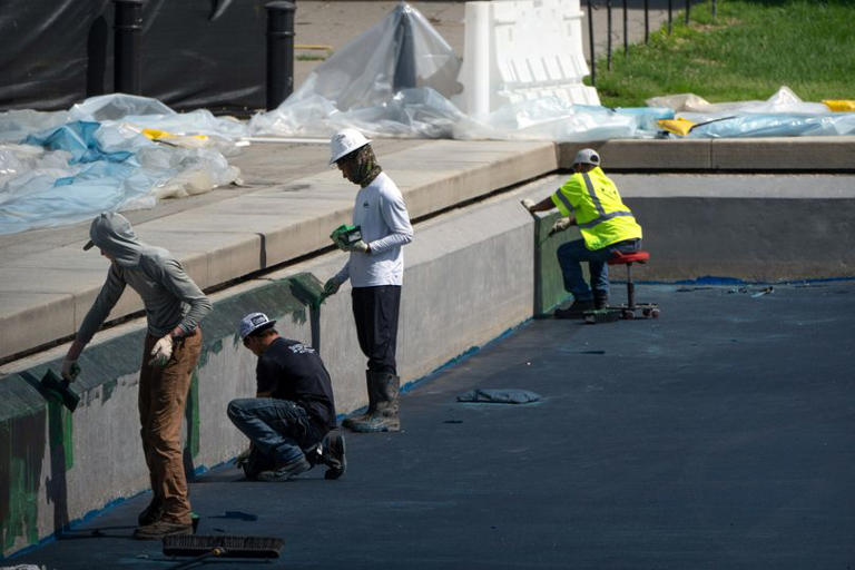 Trump's $13M reflecting pool makeover leaves leaks unfixed