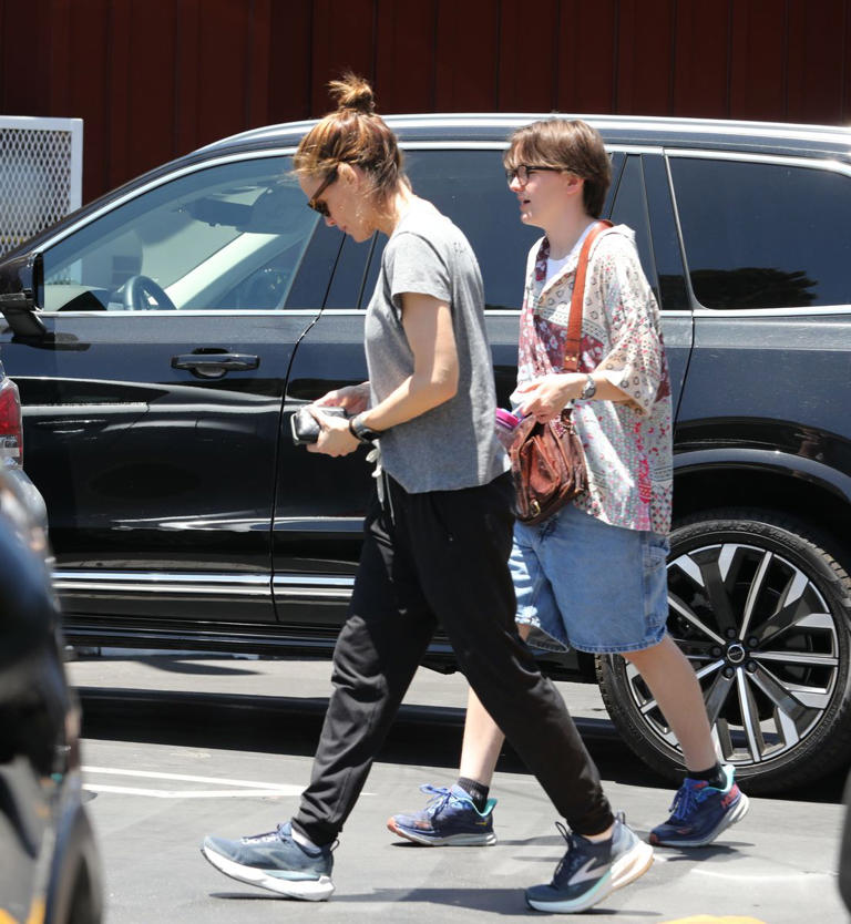 Jennifer Garner steps out with Fin Affleck as attention grows around ...