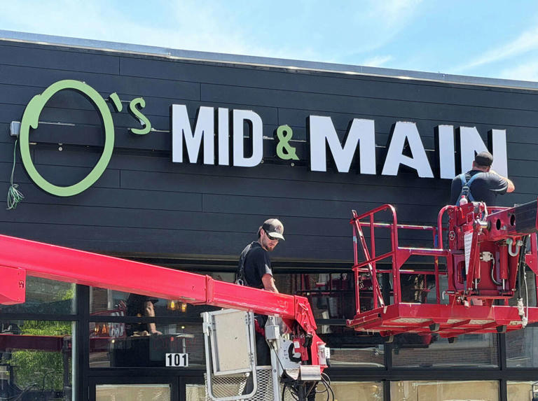 O’s Mid & Main signage goes up as downtown Midland restaurant nears opening
