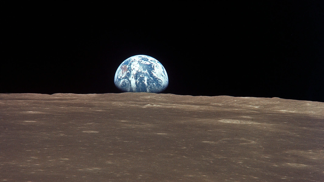 19 iconic photographs from space exploration