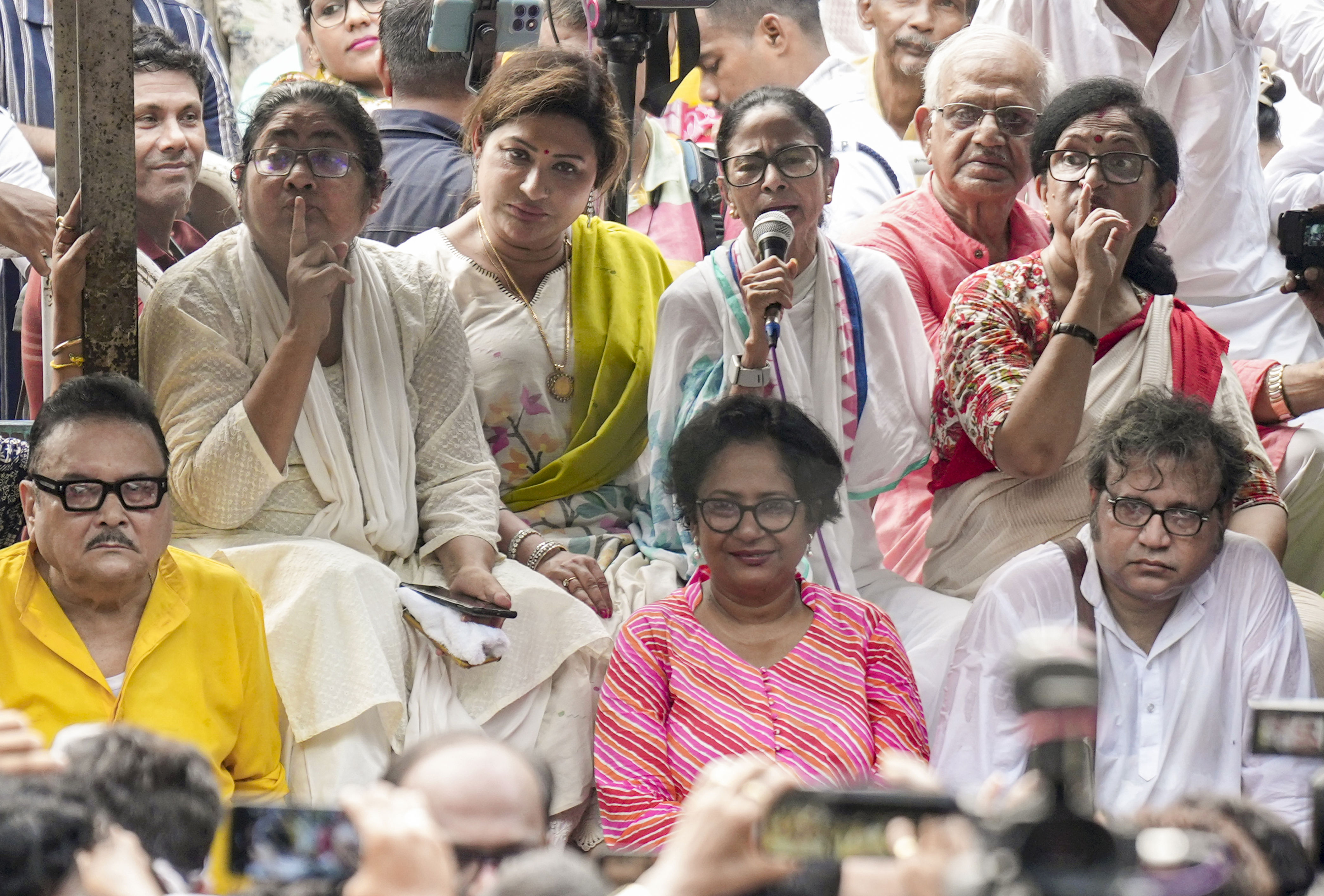 Mamata vows lifelong fight against BJP, alleges poll count rigging in ...