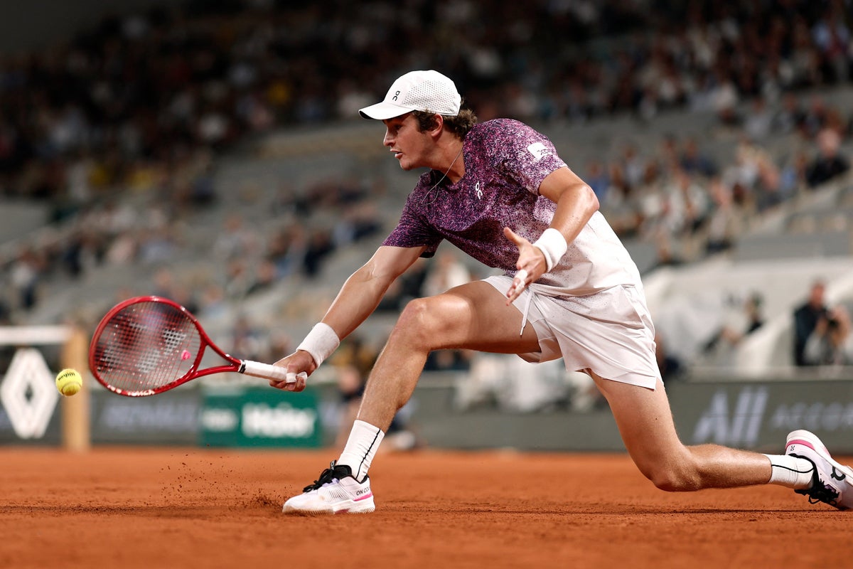 Djokovic-conquering Fonseca broken early by Mensik in quarter-final