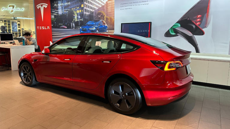Tesla just shrank its unsupervised robotaxi fleet to 20 cars across ...