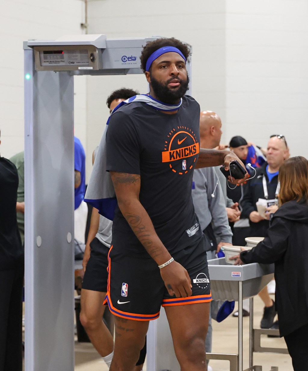 First look at Mitchell Robinson’s broken pinky as Knicks drama swirls ...