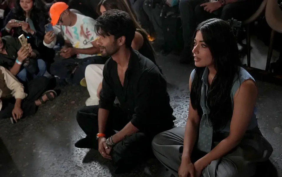 Shahid Kapoor's witty 'hexagon' quip livens Cocktail 2 launch