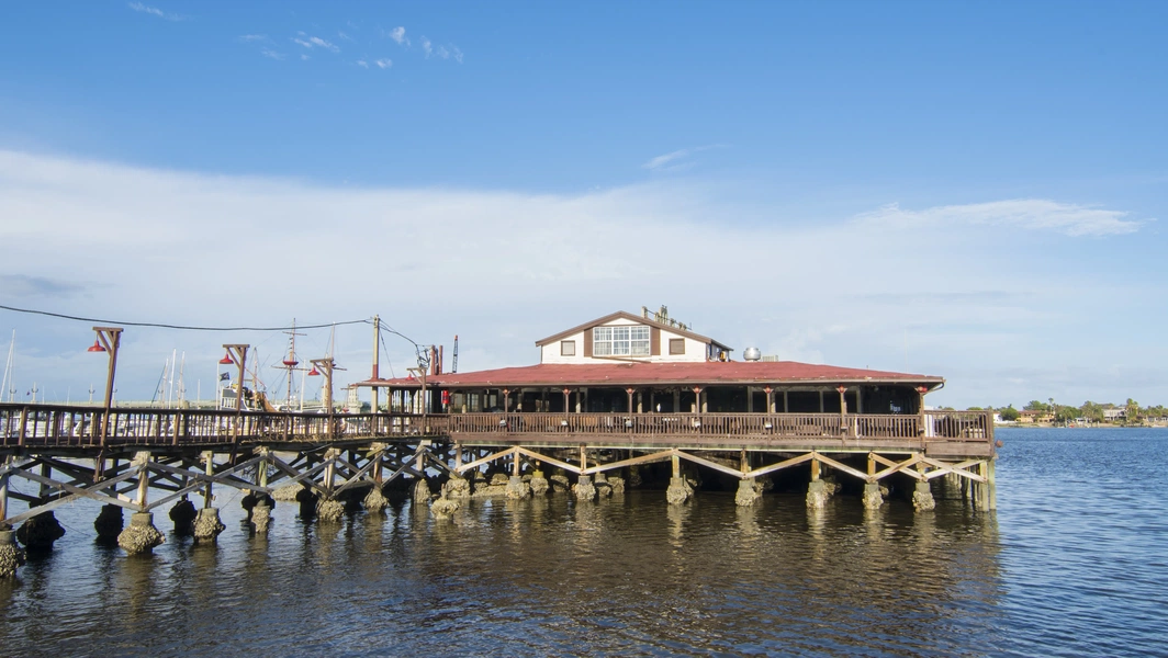 8 iconic local eateries across the United States