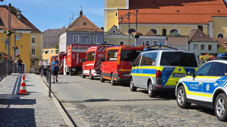 Stapler reißt Säuretank auf: Großeinsatz an bayerischer Brauerei - acht ...