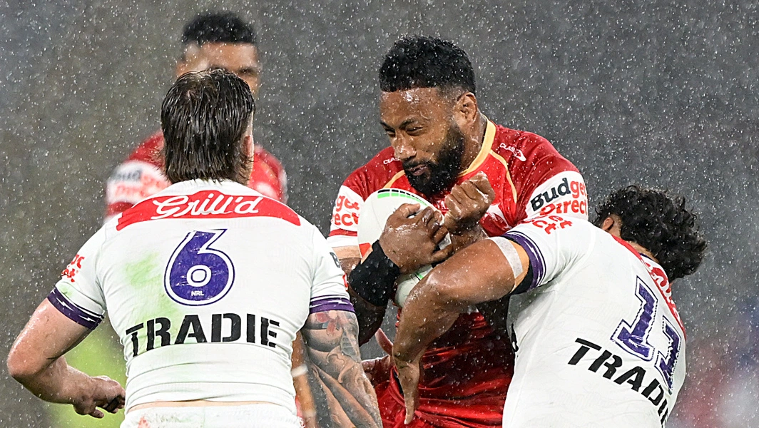 Molo extends Dolphins stay to 2028 after career revival