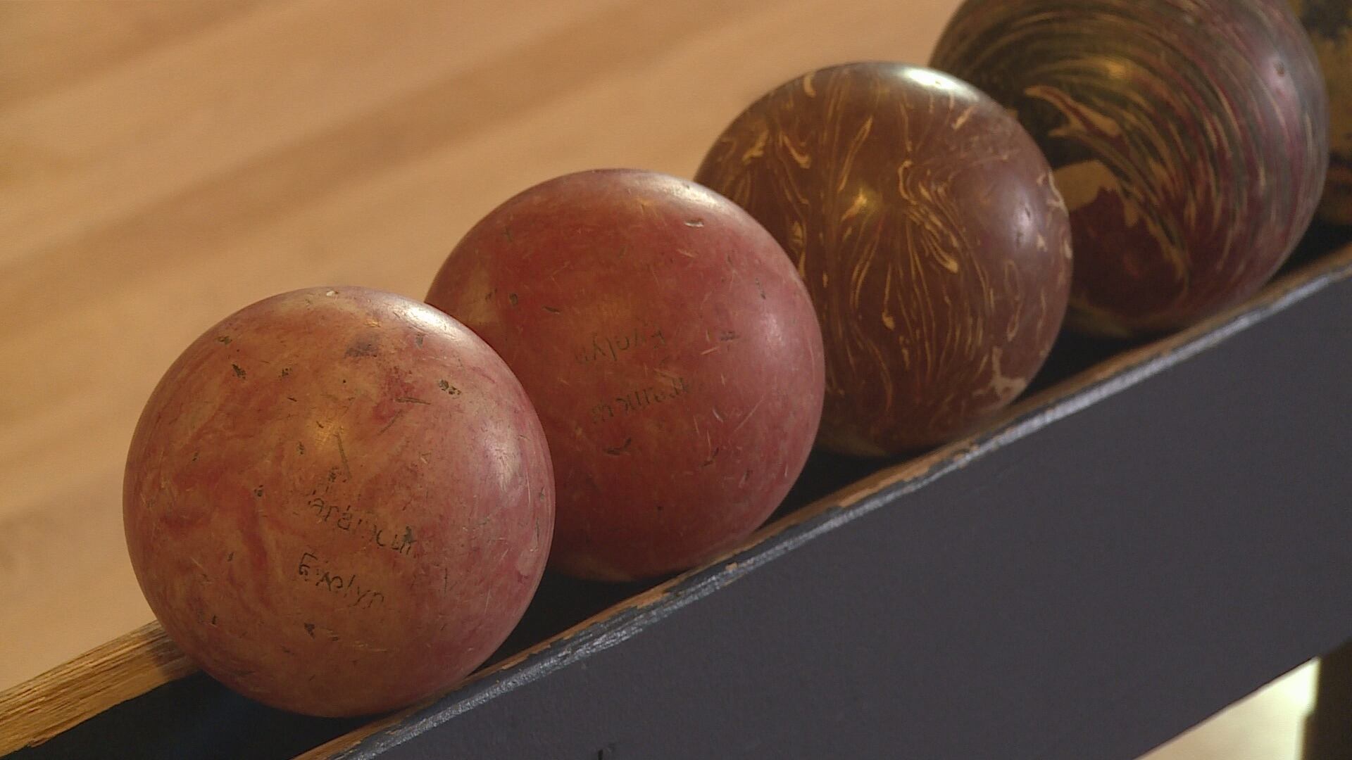 Tourism destination: Duck pin bowling alley in Potter
