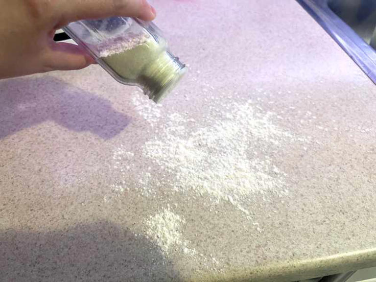 This spice jar trick solves the most annoying baking problem, and I can ...