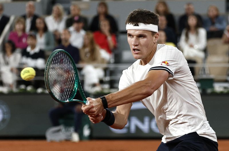 Tennis-ice-cool Mensik reaches Paris semi-finals, red-hot Andreeva and ...