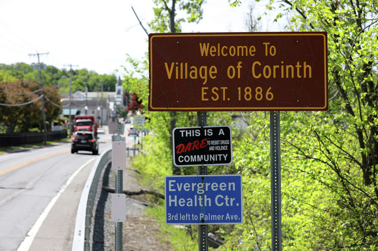 Saratoga County Sheriff's deputies investigating dead body found in Corinth