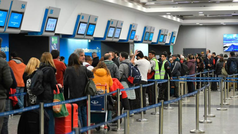 Caos en Aeroparque por la ola de cancelaciones de Flybondi: los motivos ...
