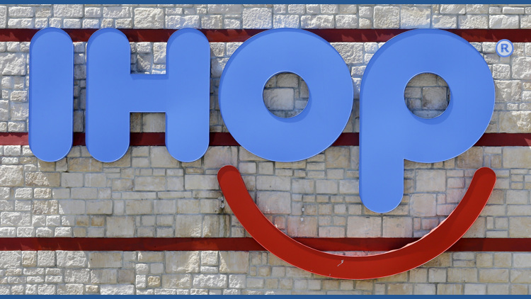 Man accused of stealing from IHOP after barricading himself inside