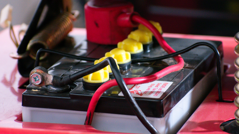 Lawn mower vs car battery: How are they different?